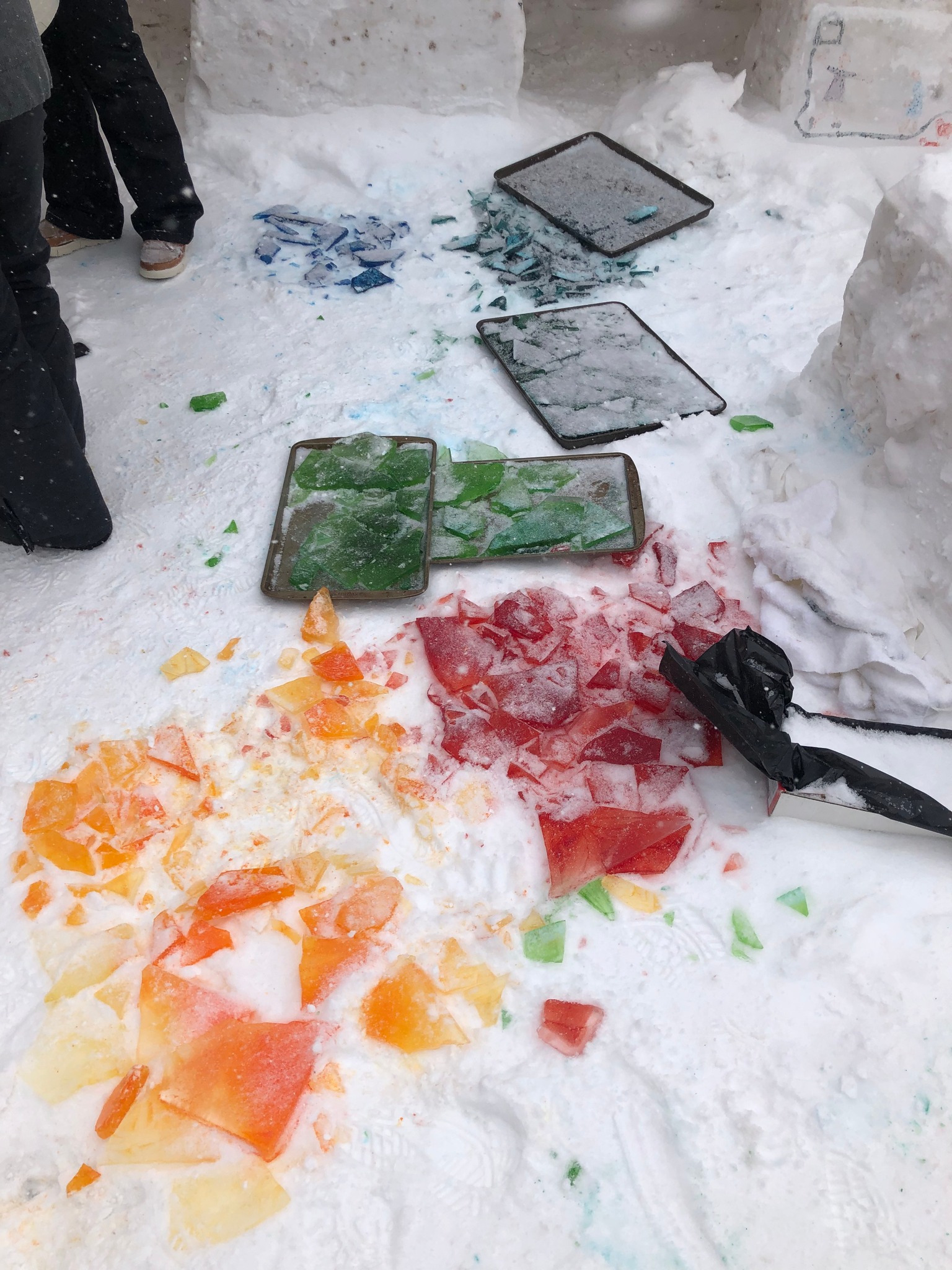 Michigan university students turn 200 inches of snow into ice chapel