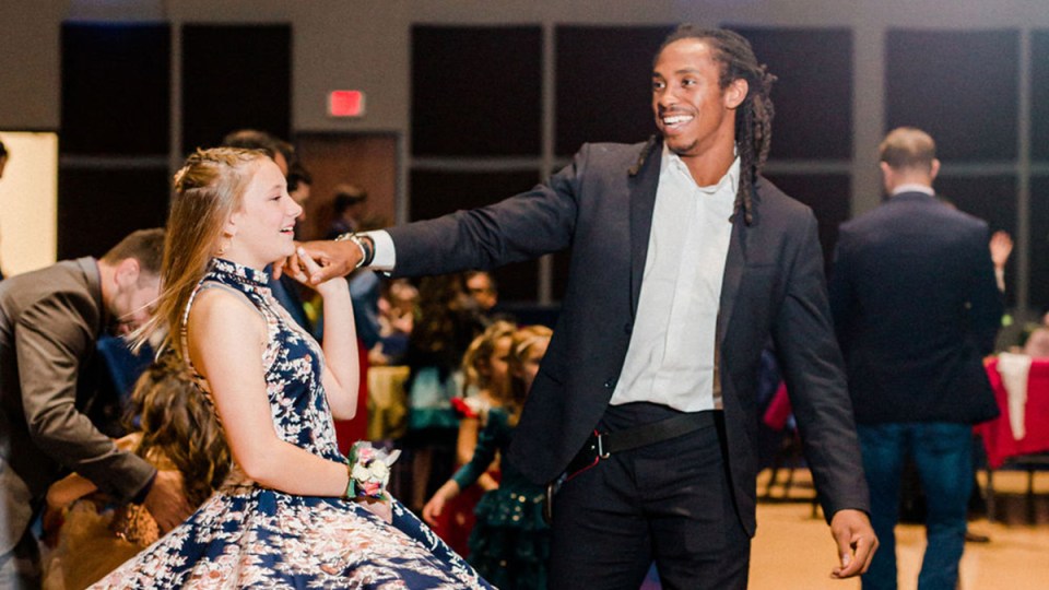 Football player takes grieving girl to father-daughter dance