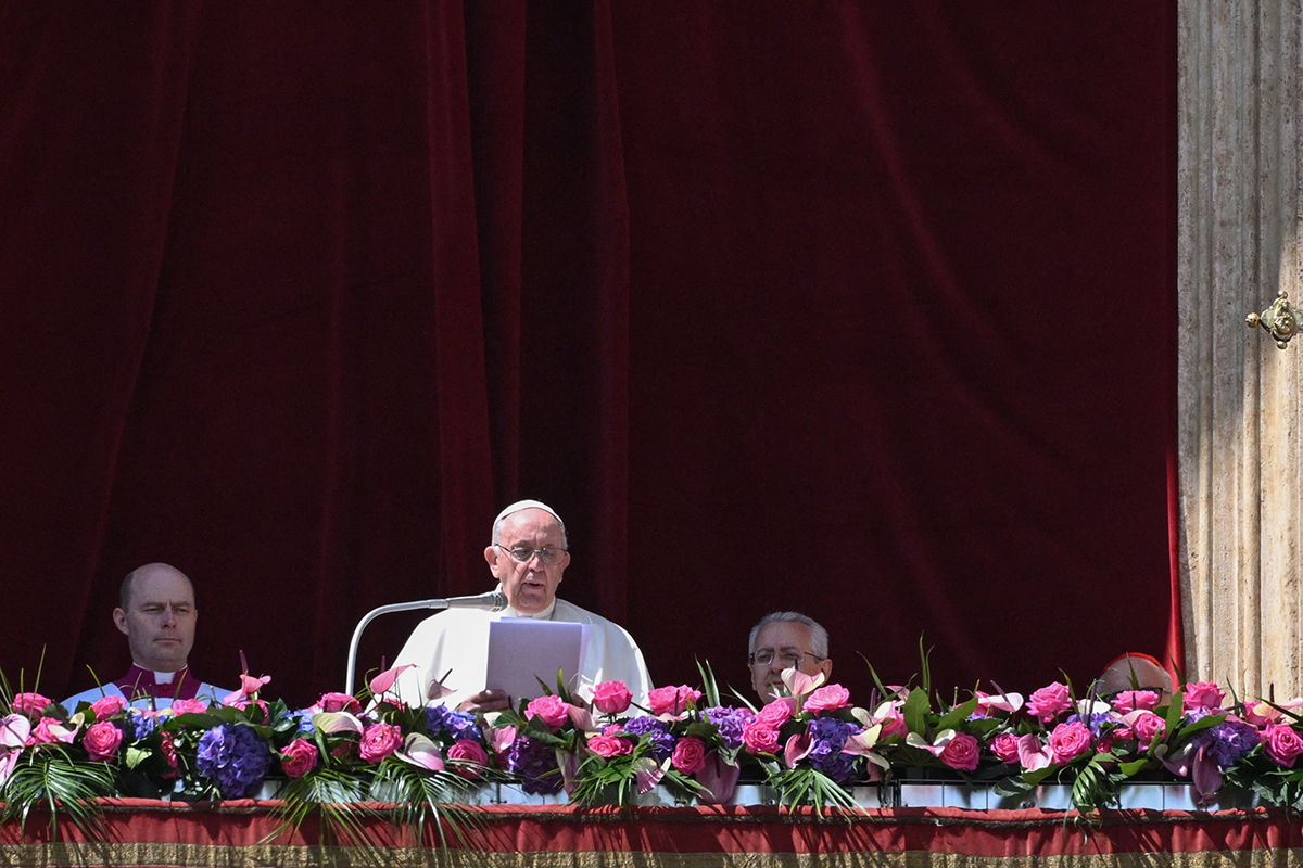 2 Reasons Jesus' wounds are ours: Pope's Easter blessing (full text)