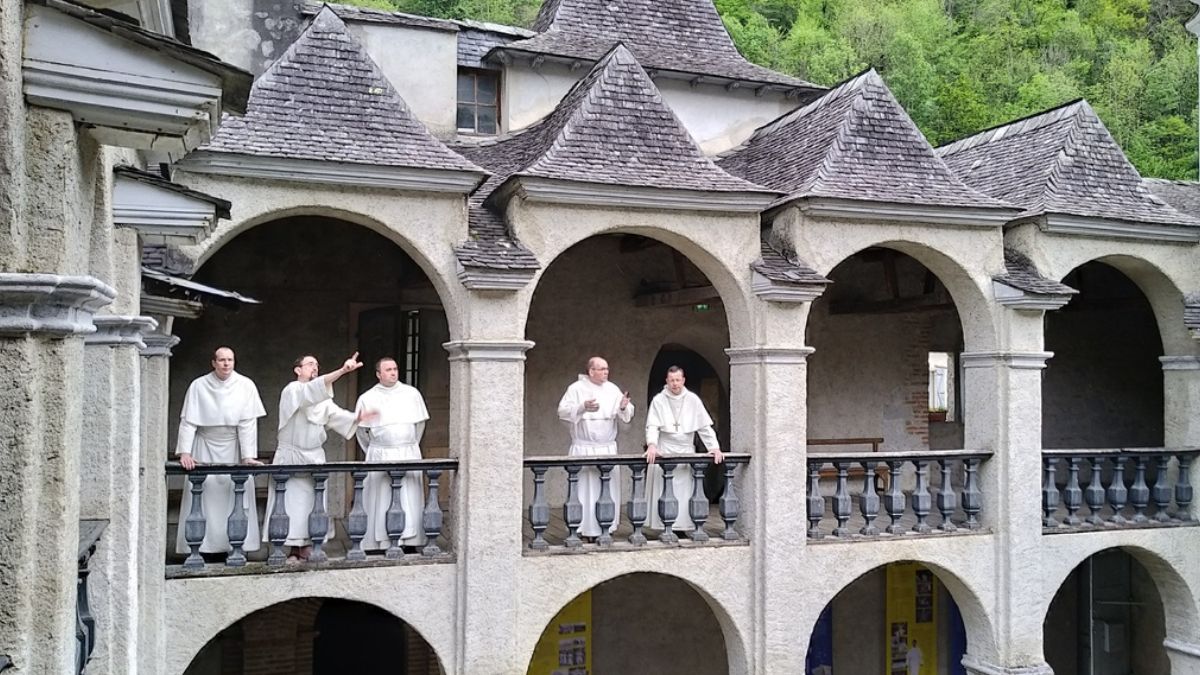 After 200 years of absence, monks return to French abbey on the Camino ...