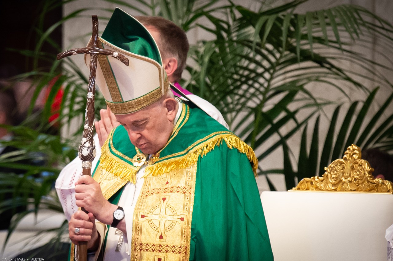 Let us light candles of hope: Pope's homily at World Day of the Poor ...