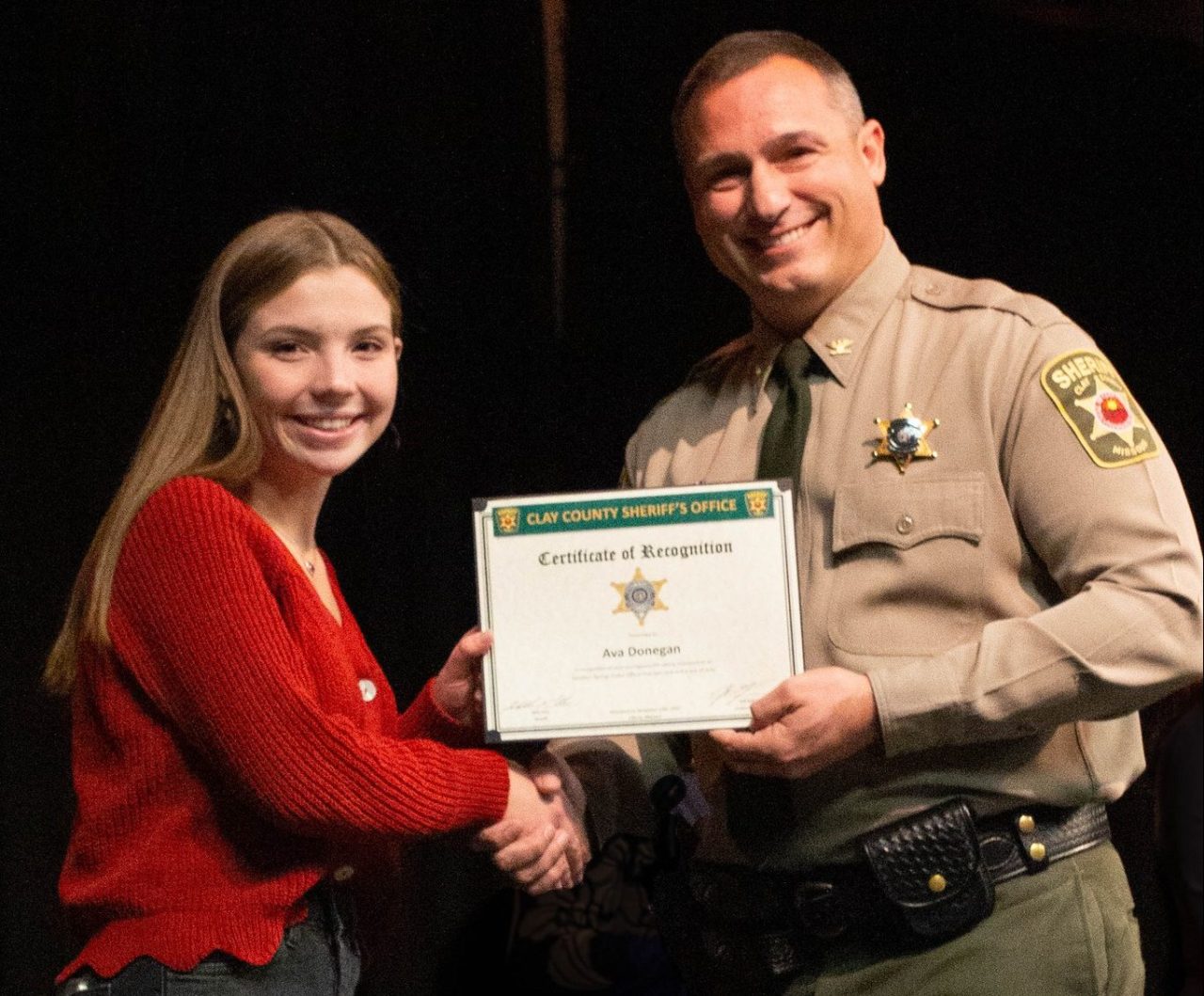 Teen comes to the rescue of policeman shot twice