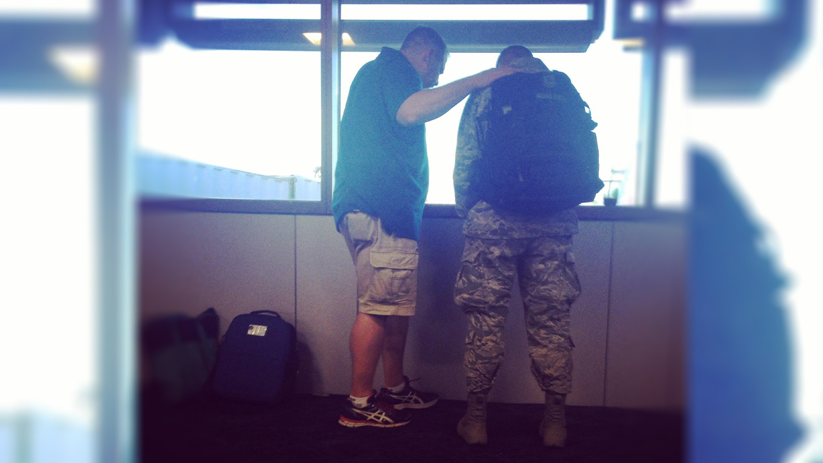 One simple photo reminds us of the power of praying for someone