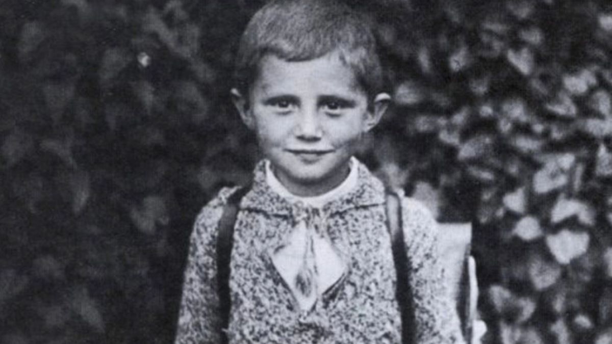 Benedict XVI: The birth of a vocation in images