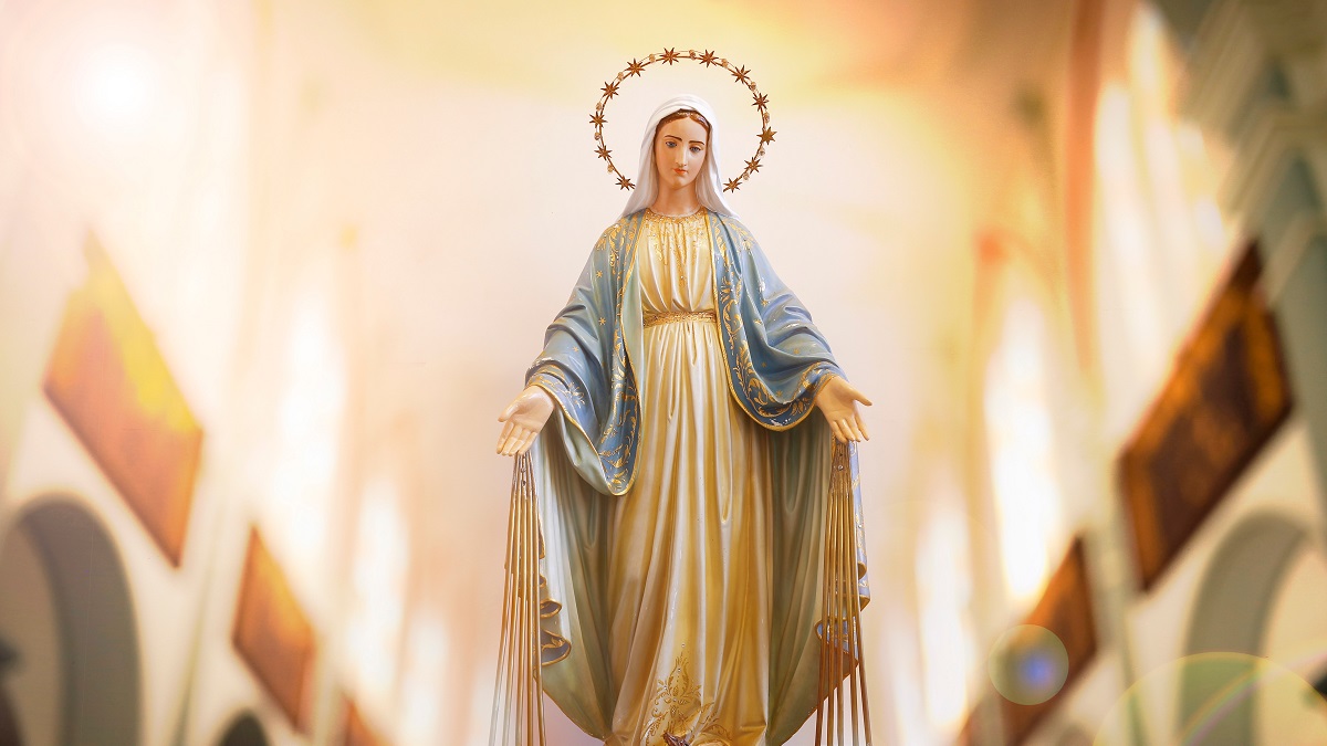 3 Exceptional hymns to honor the Blessed Mother