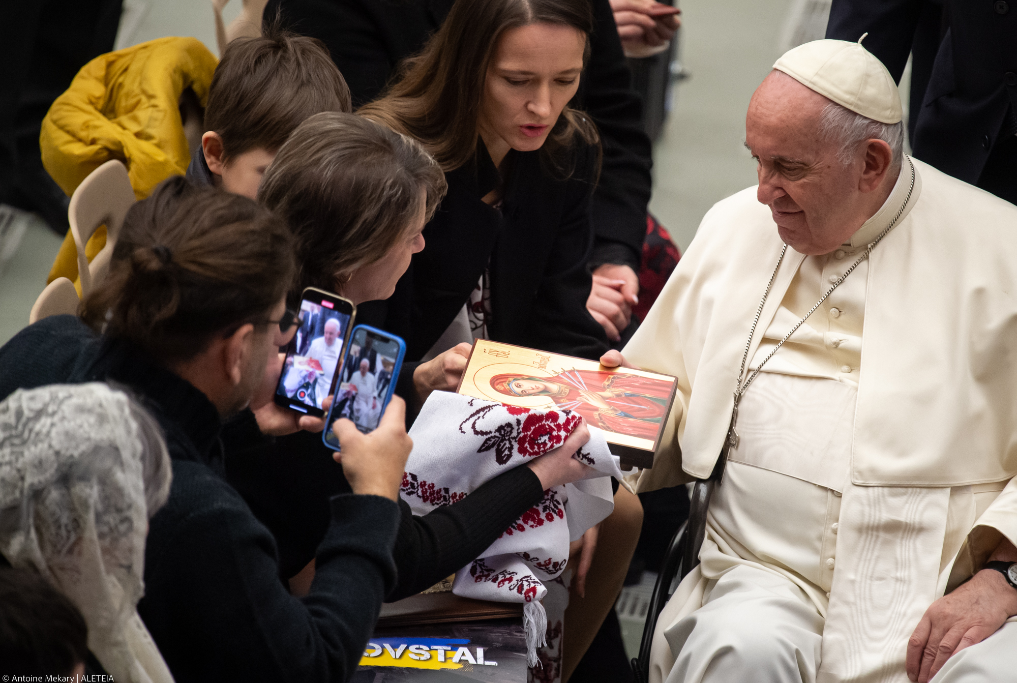 Pope spends time with wife and son of Ukrainian POW