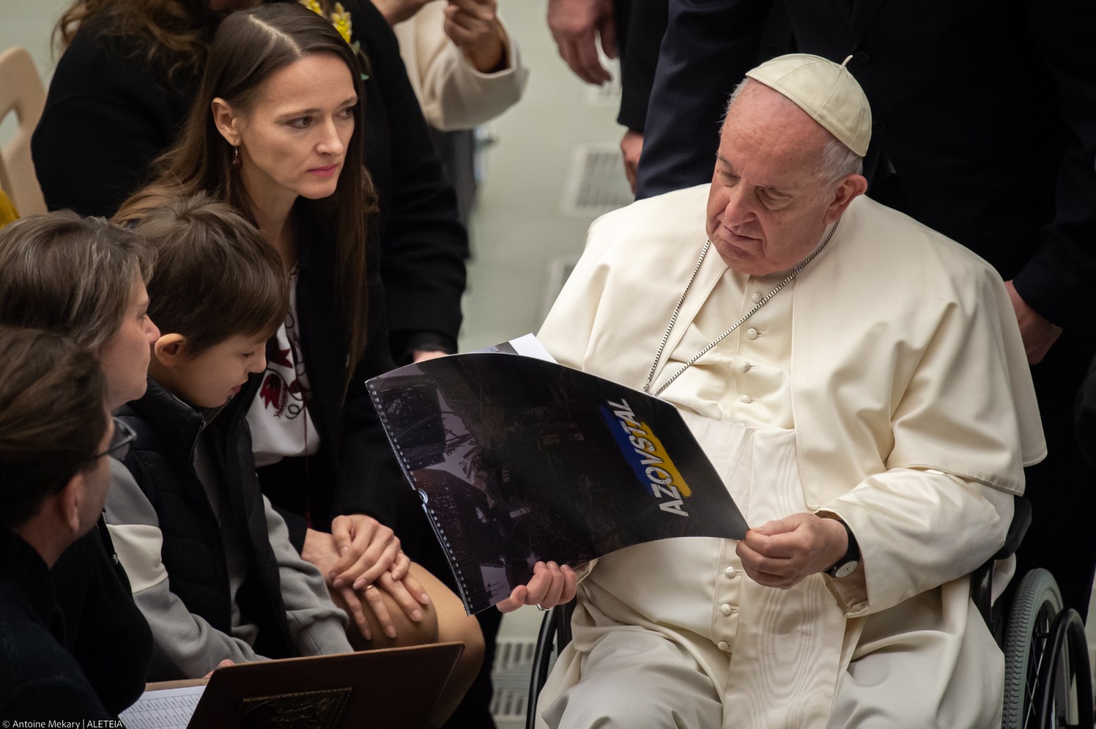 Pope spends time with wife and son of Ukrainian POW