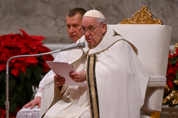Mentioned 3 times, the manger tells us 3 things: Pope’s Christmas ...
