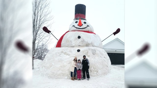A 30-foot snowman brings a family and a community together