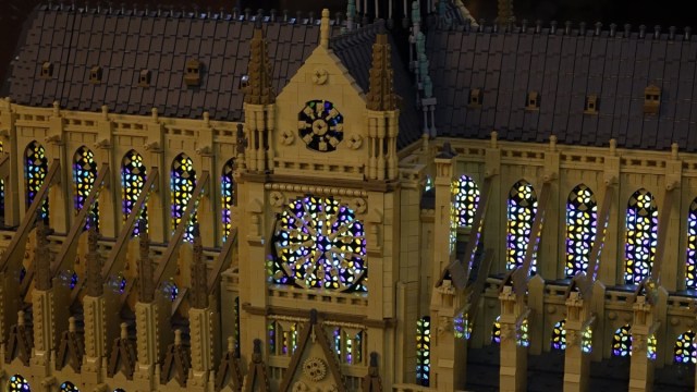 An impressive replica of Notre Dame Cathedral of Paris … in LEGO