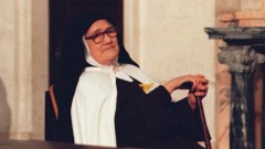 Why did Sr. Lucia of Fatima become a Carmelite nun?