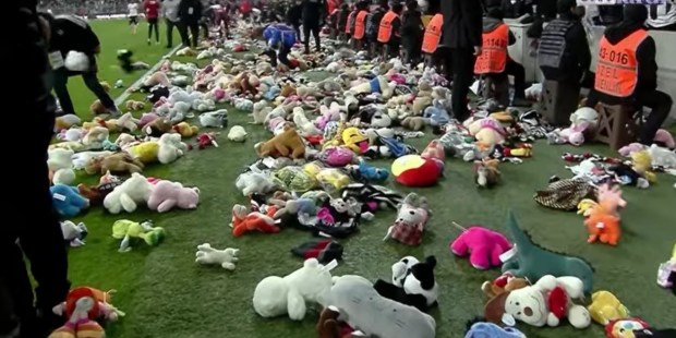 The moving gesture Turkish soccer fans made to victims of recent earthquake