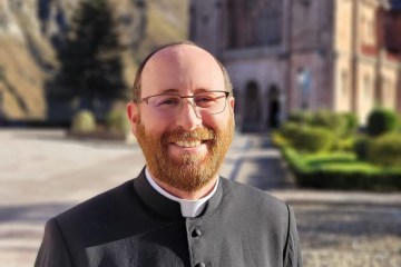 David went to the 2005 WYD to party … Today he’s a priest!
