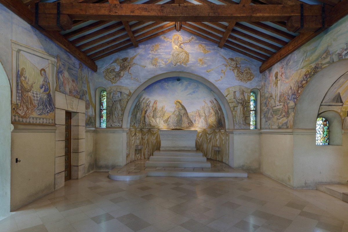 Exquisite murals of chapel in France, painted by Japanese convert