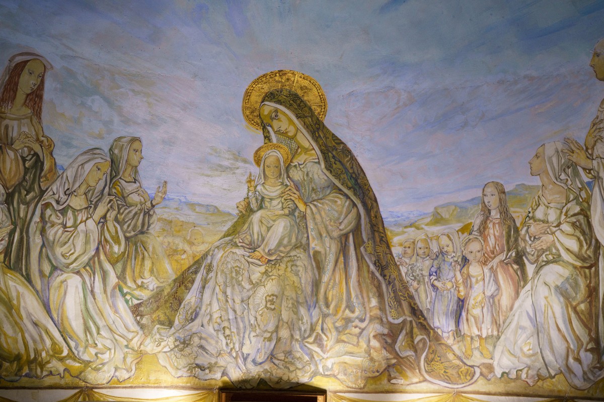 Exquisite murals of chapel in France, painted by Japanese convert