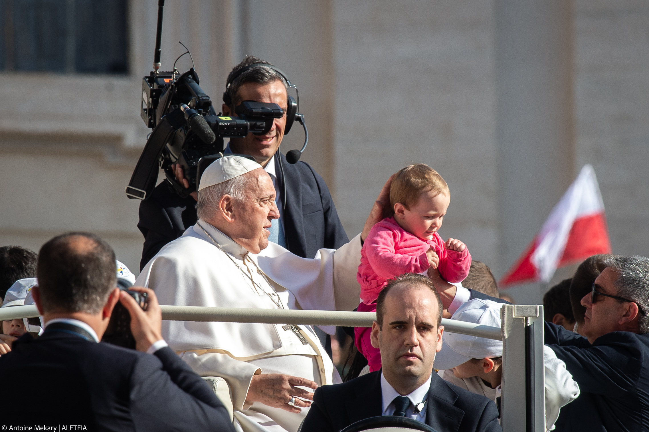 Pope: ‘Roots and bridges’ are 2 important things for our faith