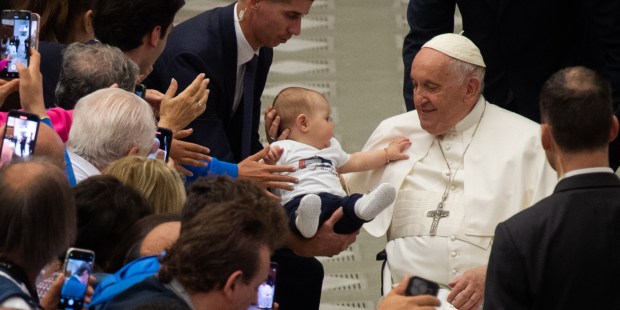 Pope denounces a culture that is “hostile to the family”