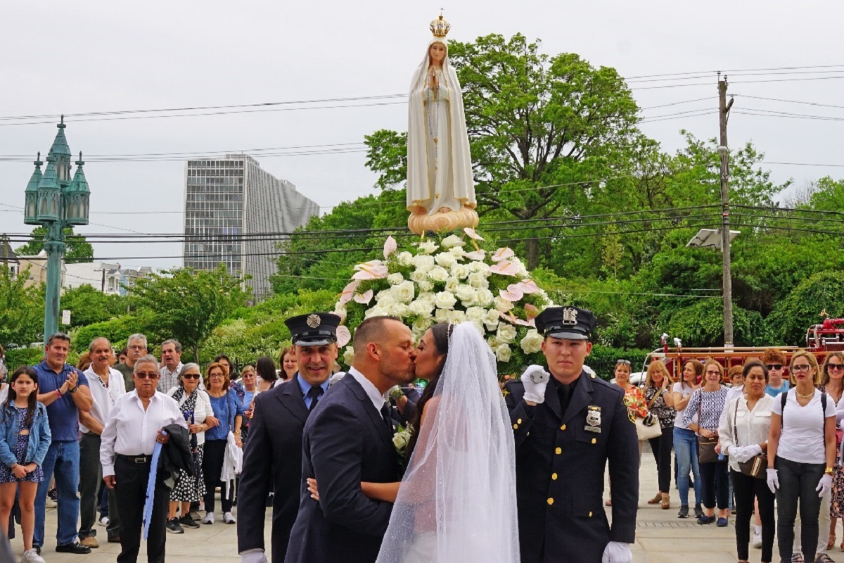 Hundreds show for NJ procession with Fatima pilgrim statue