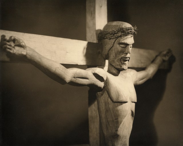 The Jewish prisoner who made a crucifix to honor a saintly priest