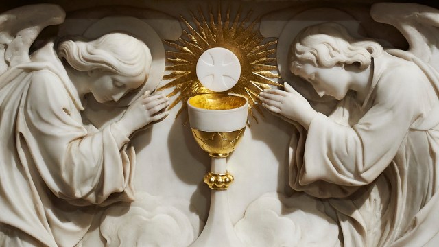 Pope Francis: 5 fruits of Eucharistic Adoration