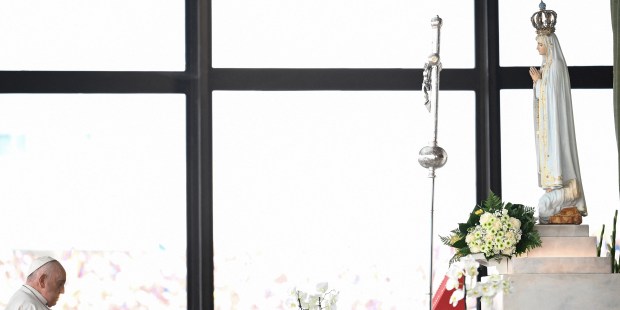 Was there a miracle in Fatima during Pope's visit?