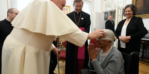 Pope meets woman born on very day Mary appeared in Fatima