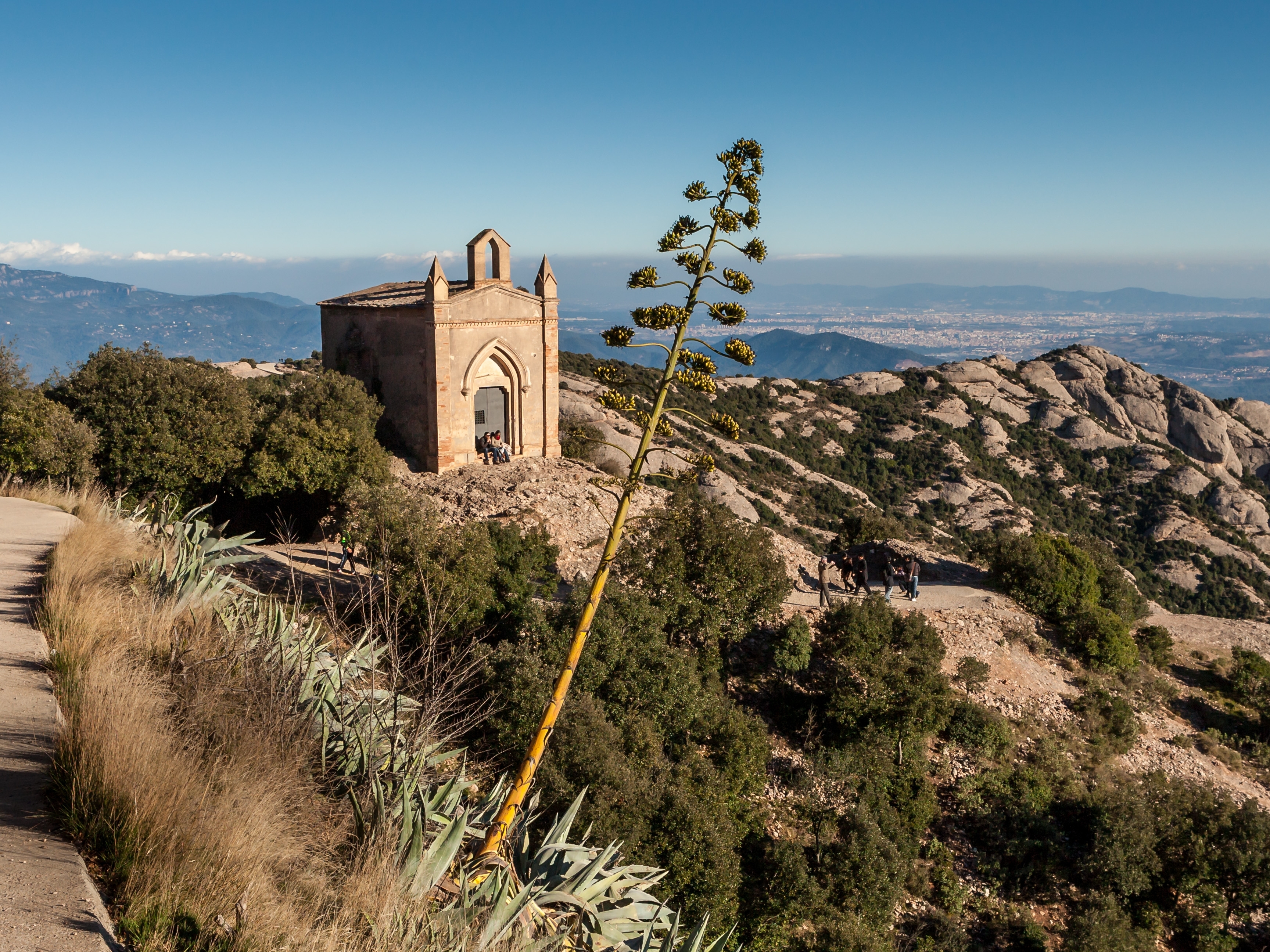 200 drones illuminate Montserrat with the image of Mary