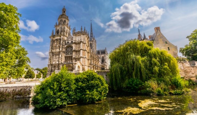 Churches dedicated to Mary form constellation of the Virgin