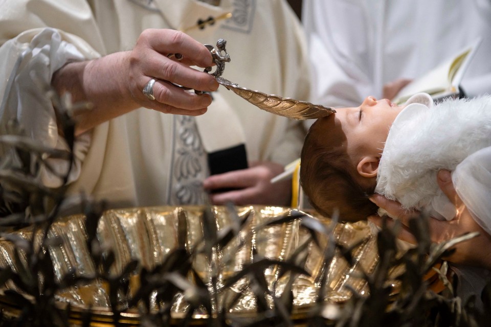 Newly baptized show us how to receive faith, says Pope