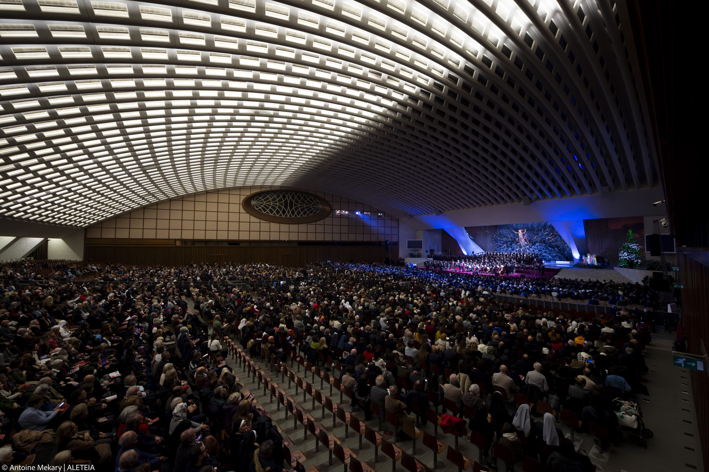 Bublé gets Pope to sing along in delightful Vatican concert