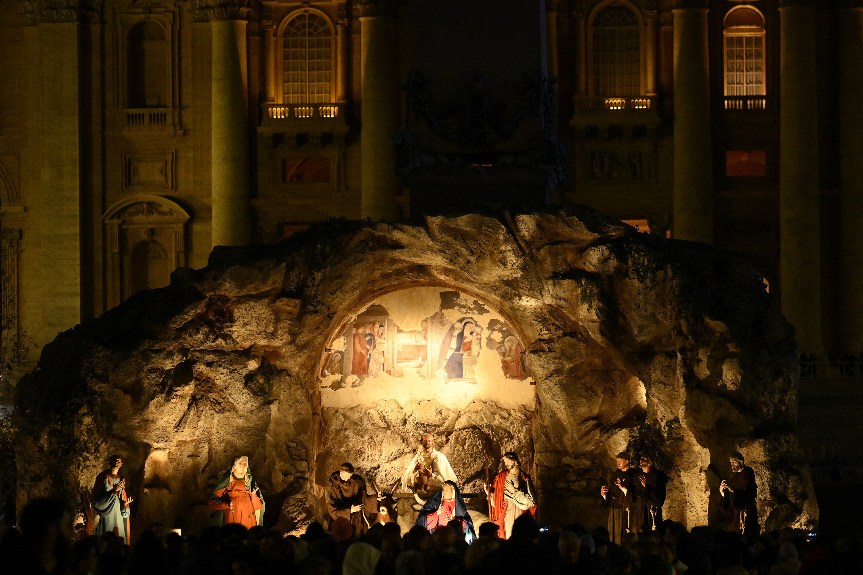 Nativity scenes from Italy and Palestine to decorate Vatican