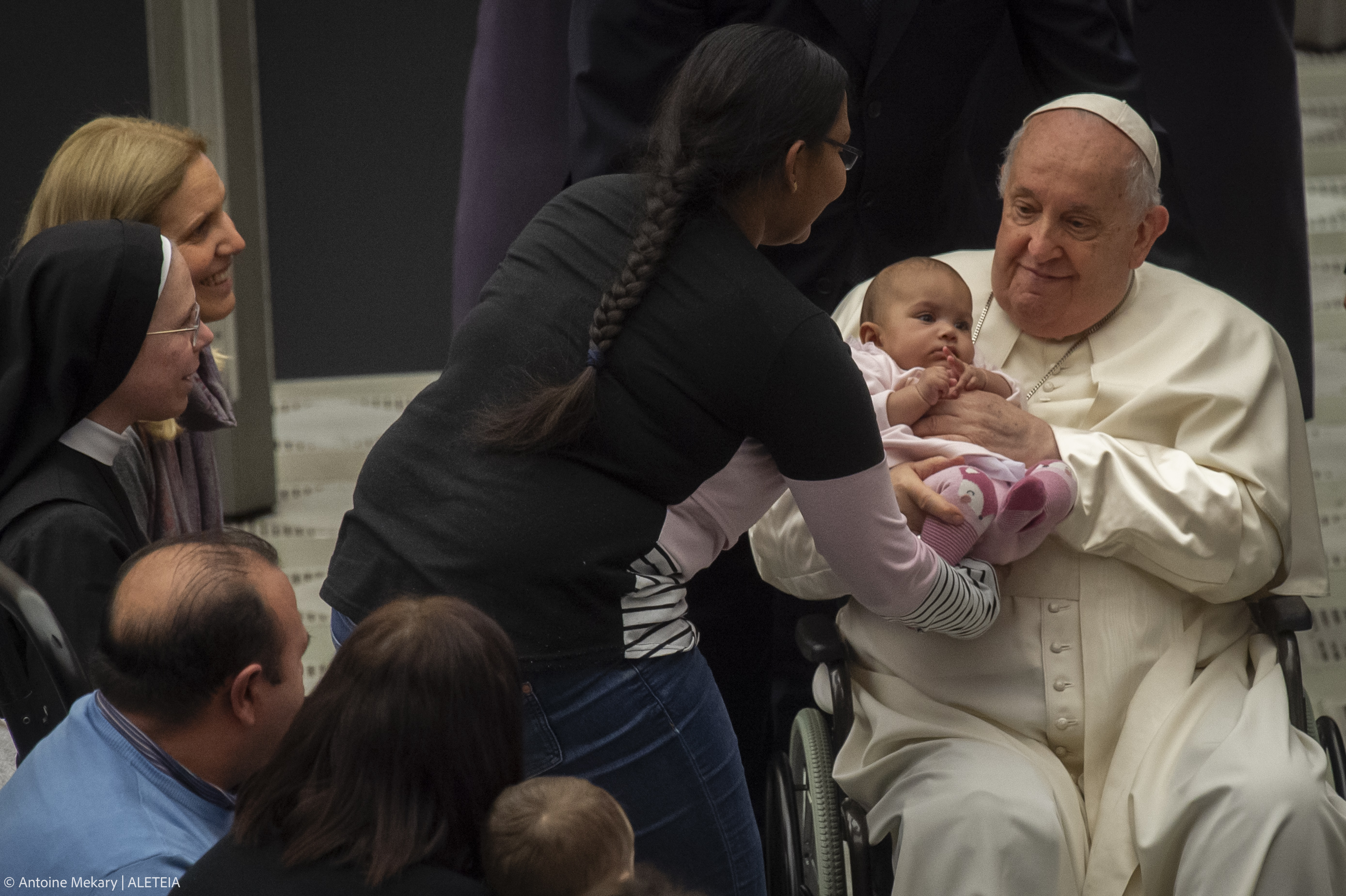 Pope lauds professions that are "hymn to life"