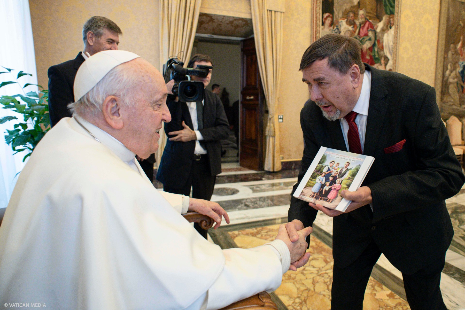 (Slideshow) Pope Meets Vatican Photographers 2023