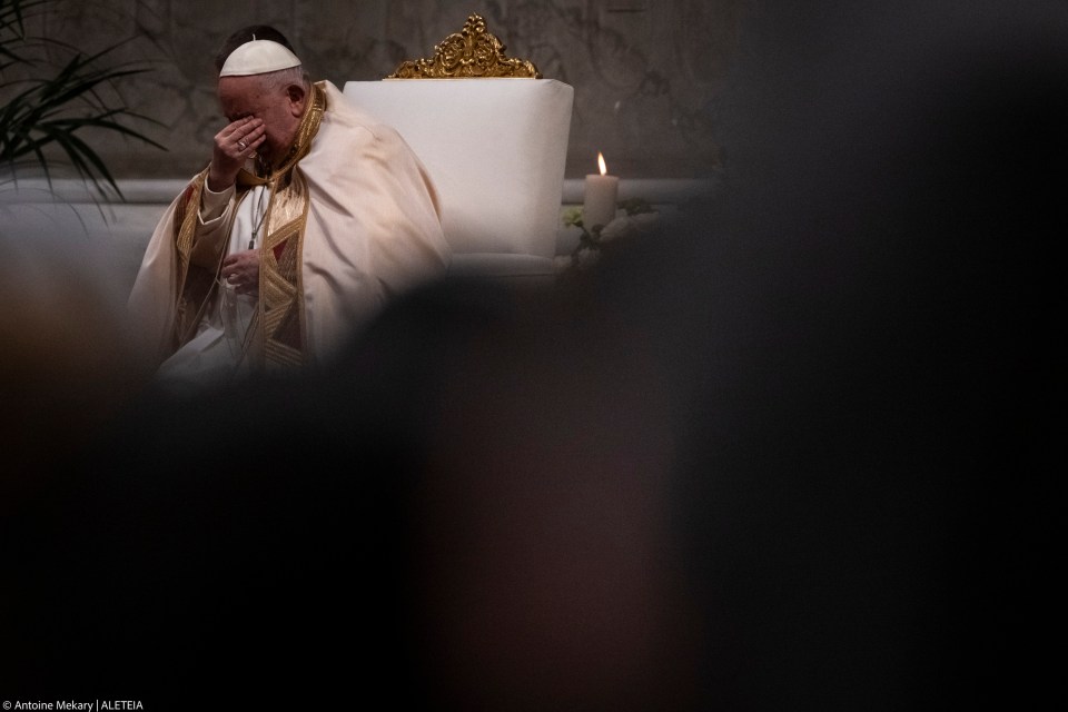Pope to Jews in Israel: 'My heart is torn' at sight of war