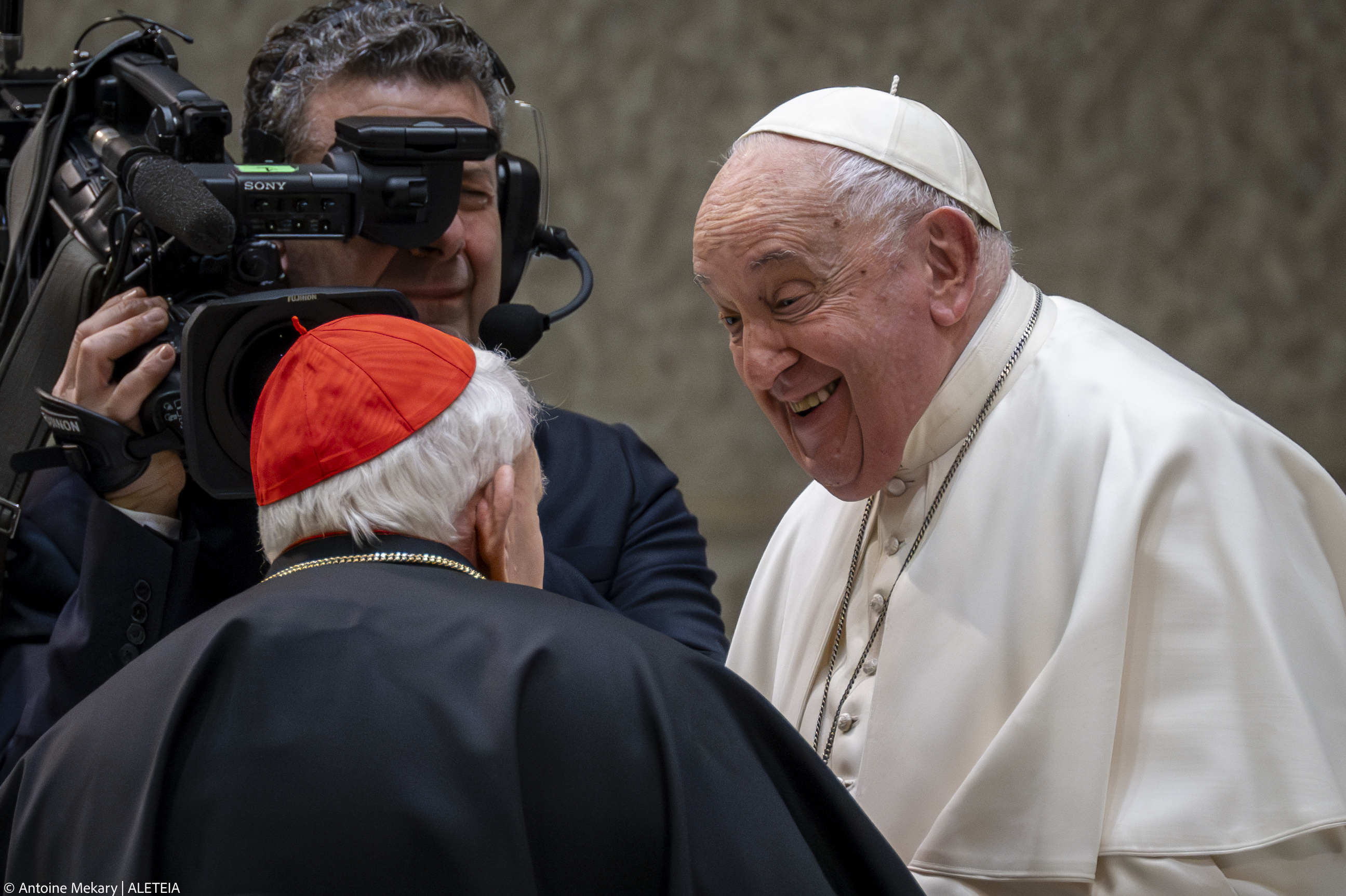 Pope honors Cardinal Simoni, "living martyr" of communism
