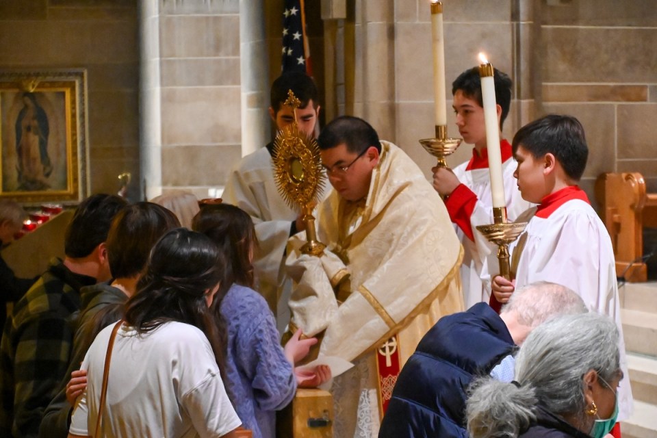 Thousands receive blessing from Jesus, up close and personal