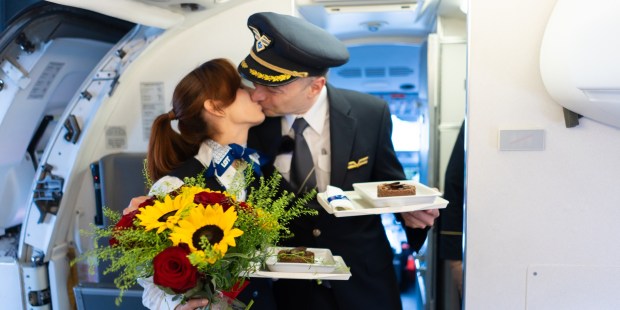 Airline pilot surprises a flight attendant with his proposal