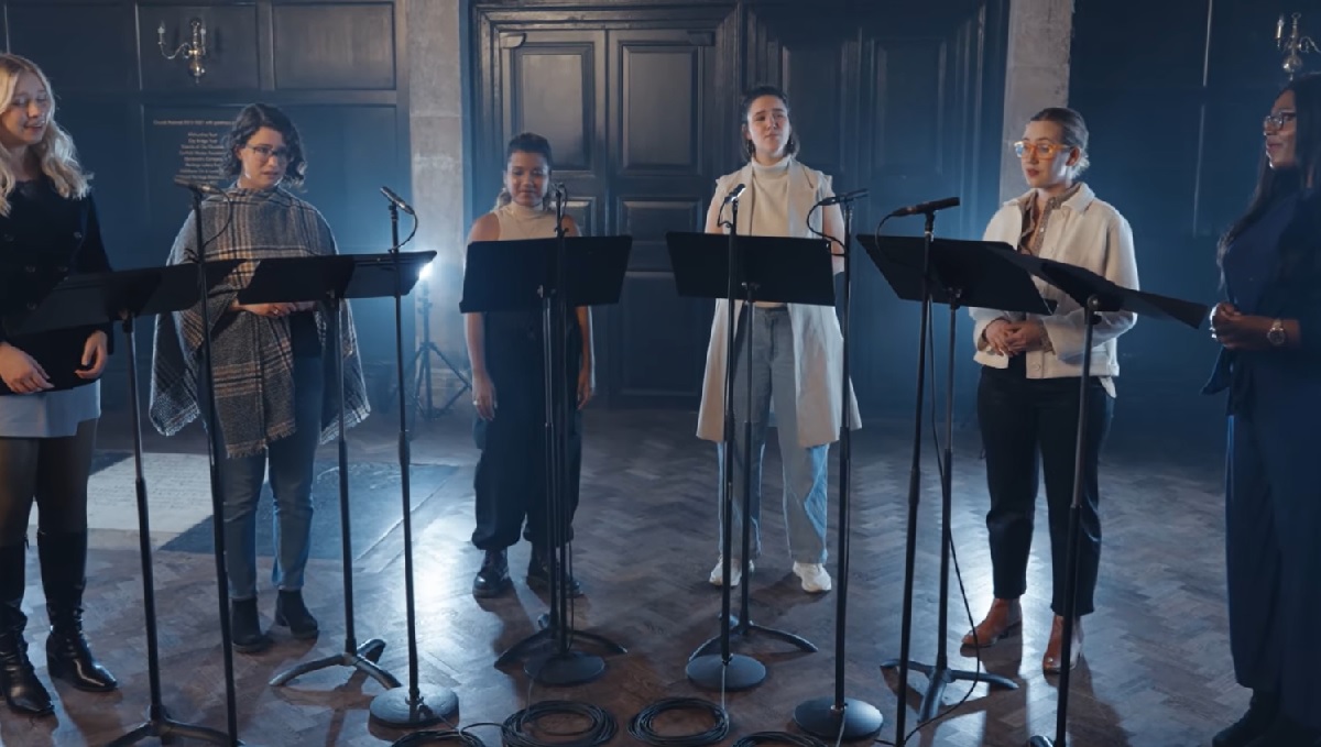 VOCES8 sings a hymn pulled straight from Luke