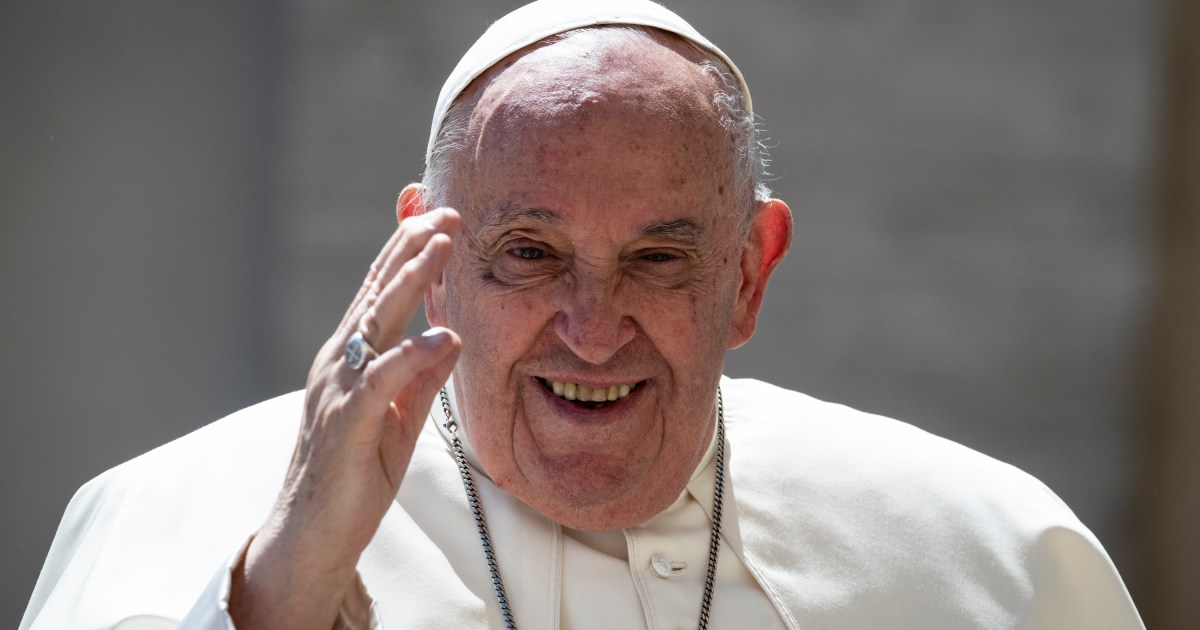 Pope urges monks to have Mary's eyes, as seen in their icon