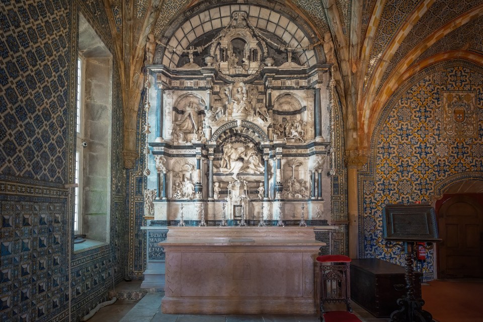 At the Sintra Palace in Portugal, a unique image of Jesus’ death and ...
