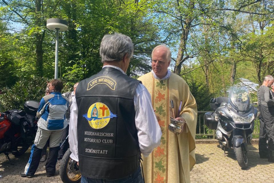 Evangelizing on wheels: Priest leads motorcycle pilgrimages