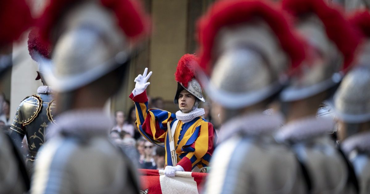 See new Swiss Guards sworn in at Vatican (Video and Photos)