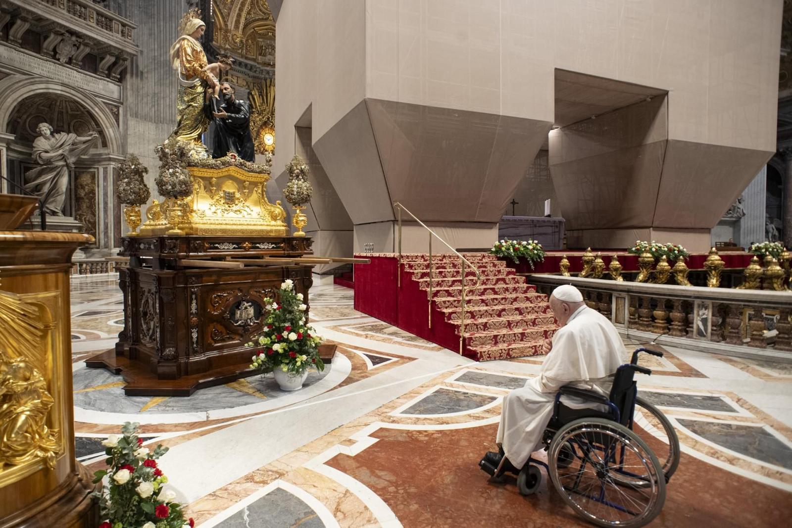 Pope blesses Maltese statue of St. Cajetan in Rome