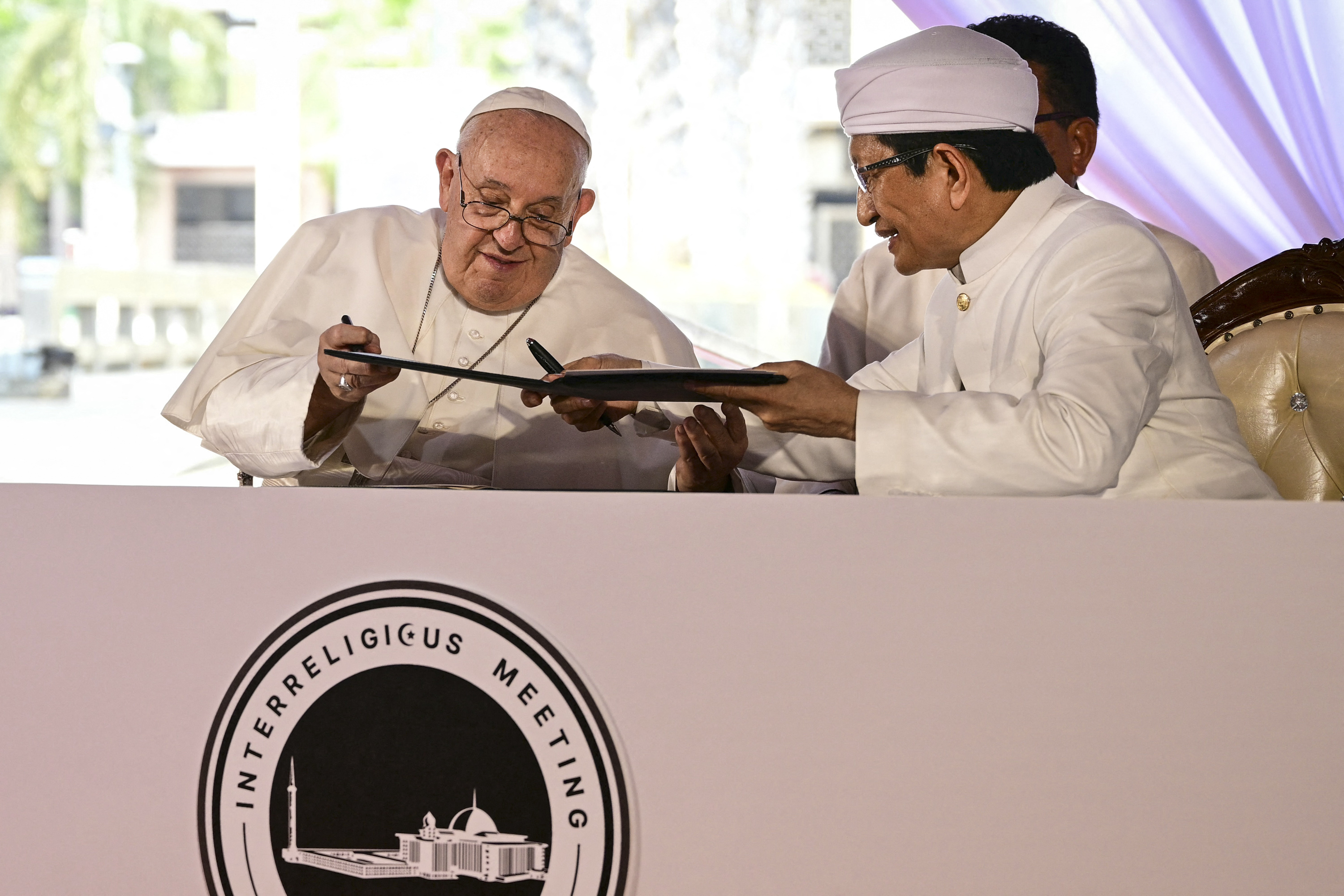 Pope blesses tunnel linking Jakarta mosque, church