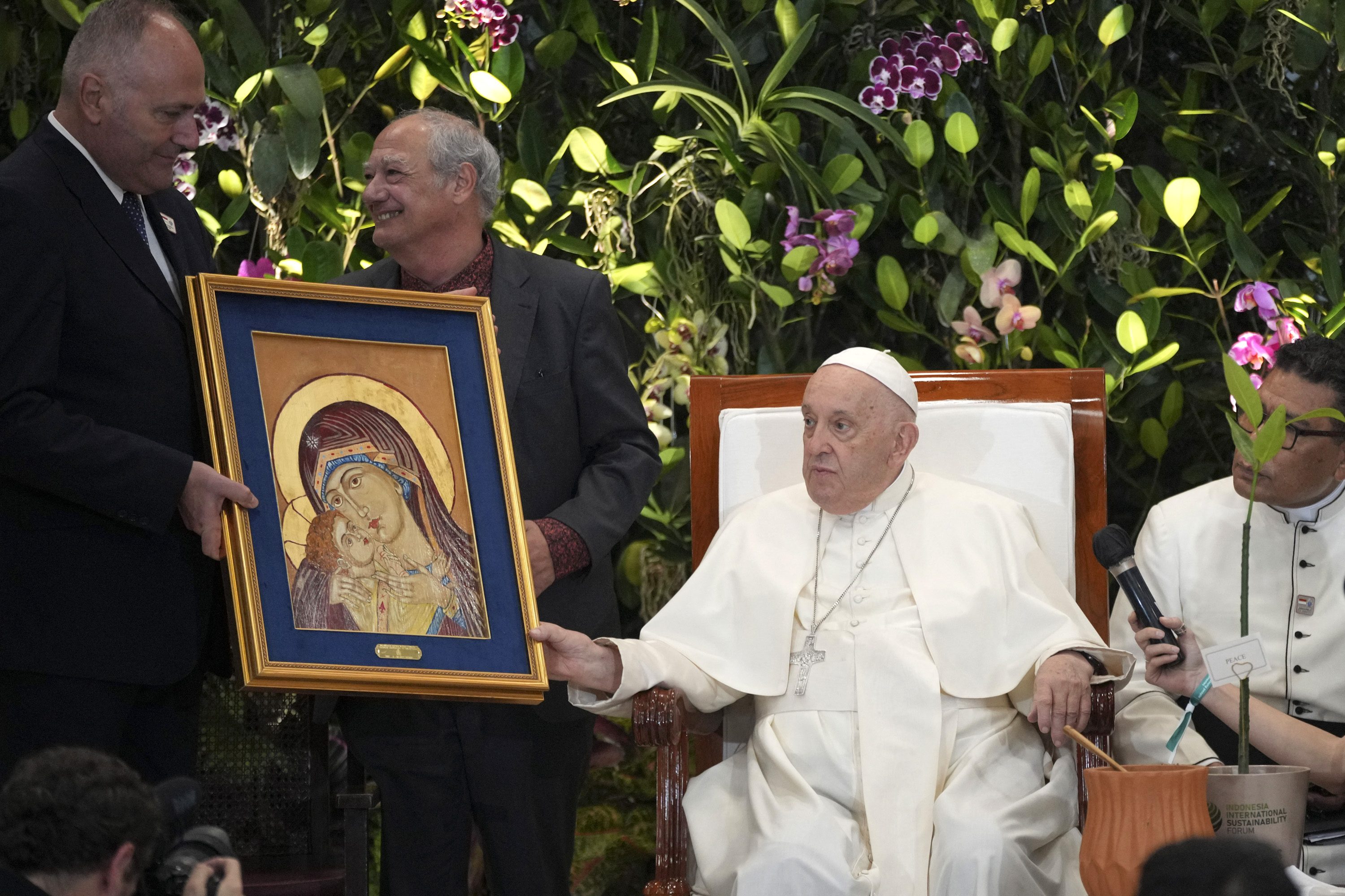 Pope met by cheering crowds on his busy day in Indonesia