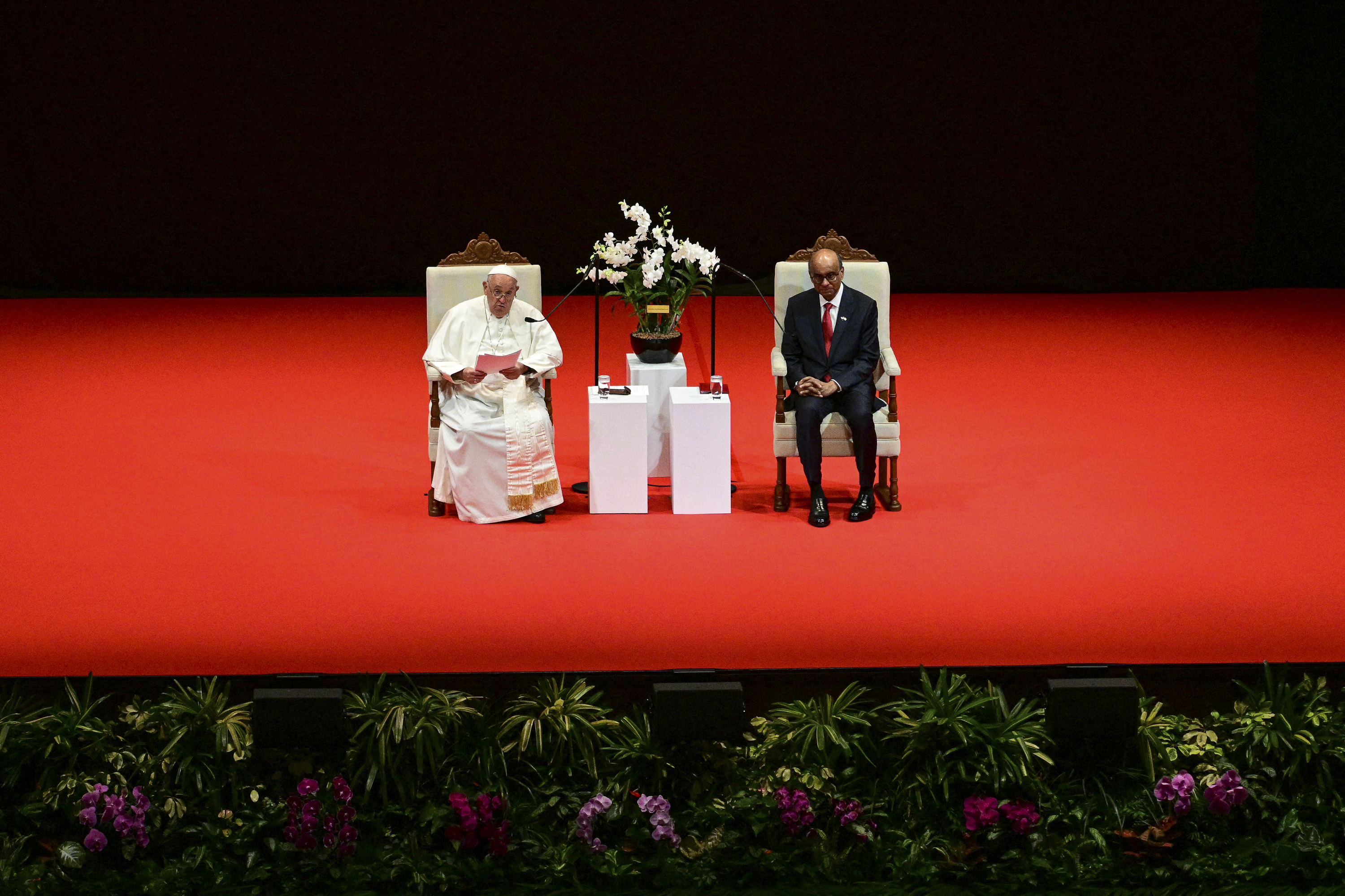 In Singapore, Pope encourages migrant workers and families