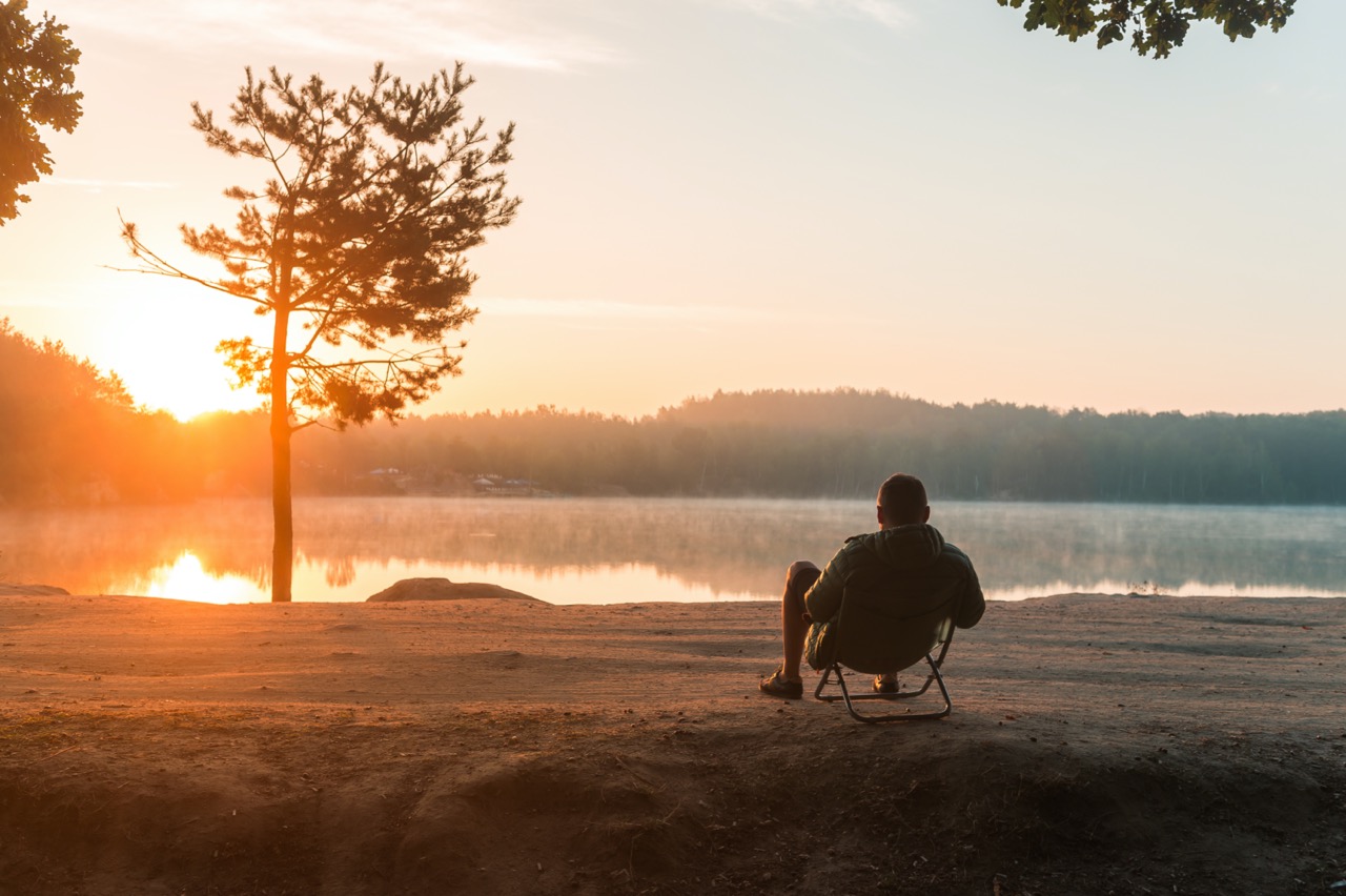 Why the evening is a good time to take a break and pray