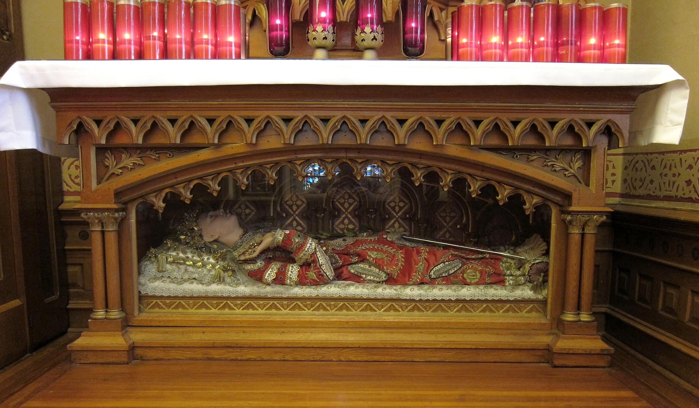 Why relics have a "class" can you get a relic for yourself?