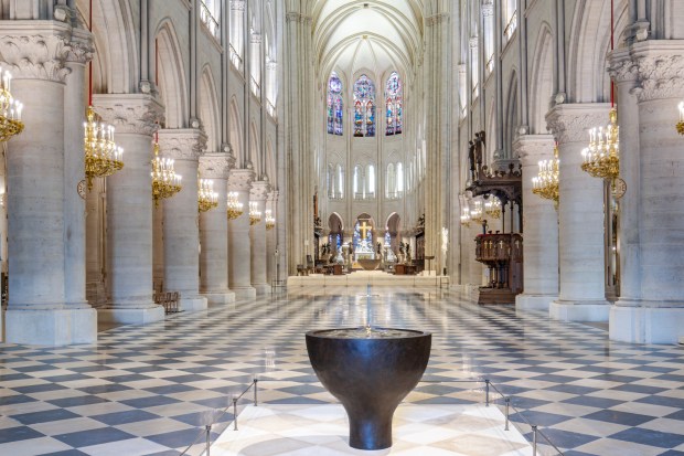 Notre Dame's new altar's simplicity: a defect or a feature?