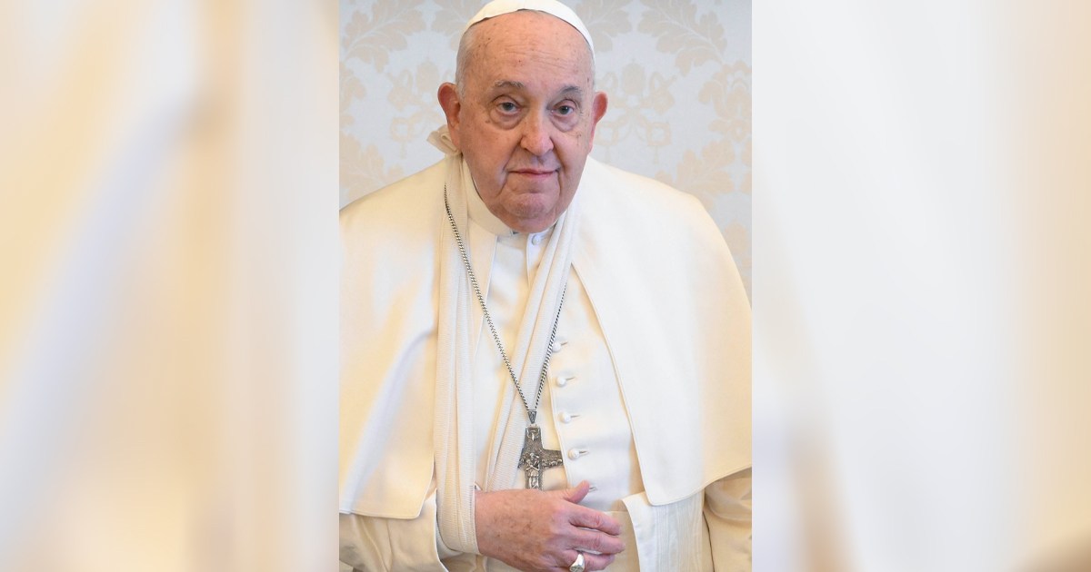 Pope falls again, his right arm immobilized